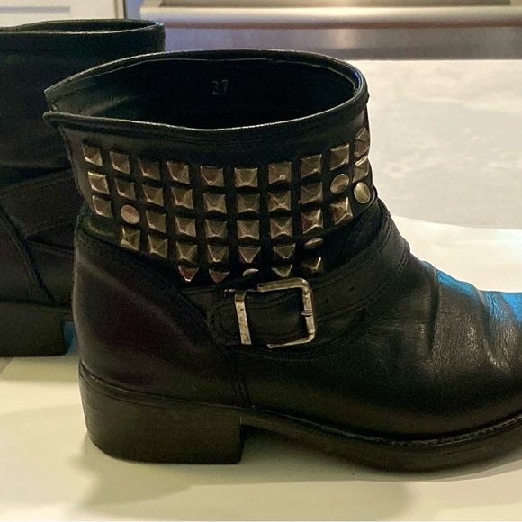 Dolcis | Shoes | Vintage Dolcis Leather Pull On Boots With Silver ...